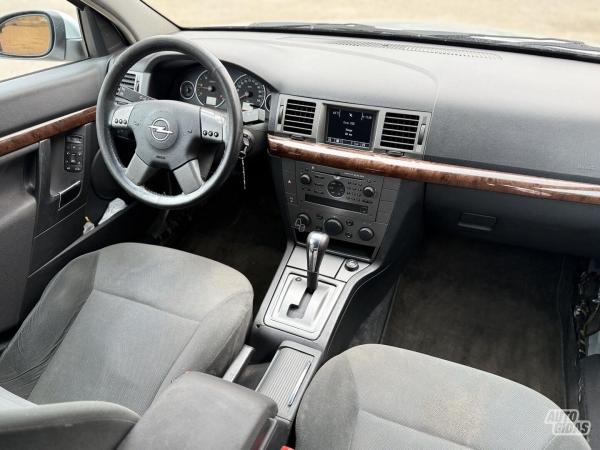 Opel Vectra 2004 in Silute, with an engine capacity of 2.20 L and mileage of 325 thousand km for 899 €, photo 7 on AUTOMOTO.COM.LV