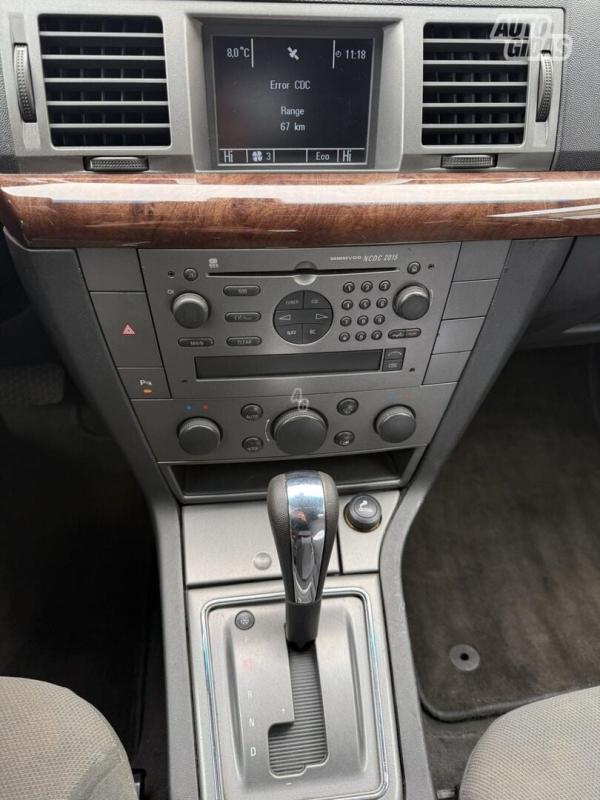 Opel Vectra 2004 in Silute, with an engine capacity of 2.20 L and mileage of 325 thousand km for 899 €, photo 8 on AUTOMOTO.COM.LV