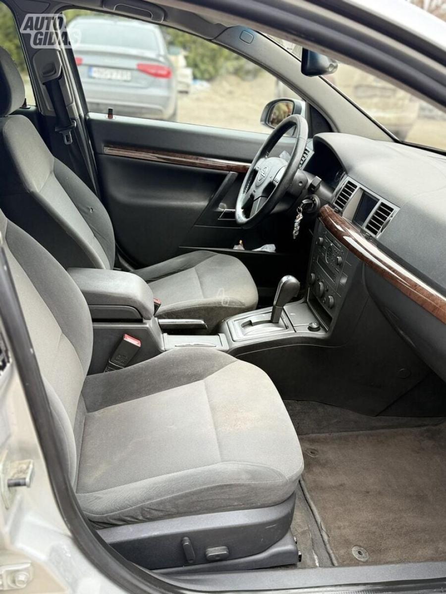Opel Vectra 2004 in Silute, with an engine capacity of 2.20 L and mileage of 325 thousand km for 870 €, photo 9 on AUTOMOTO.COM.LV