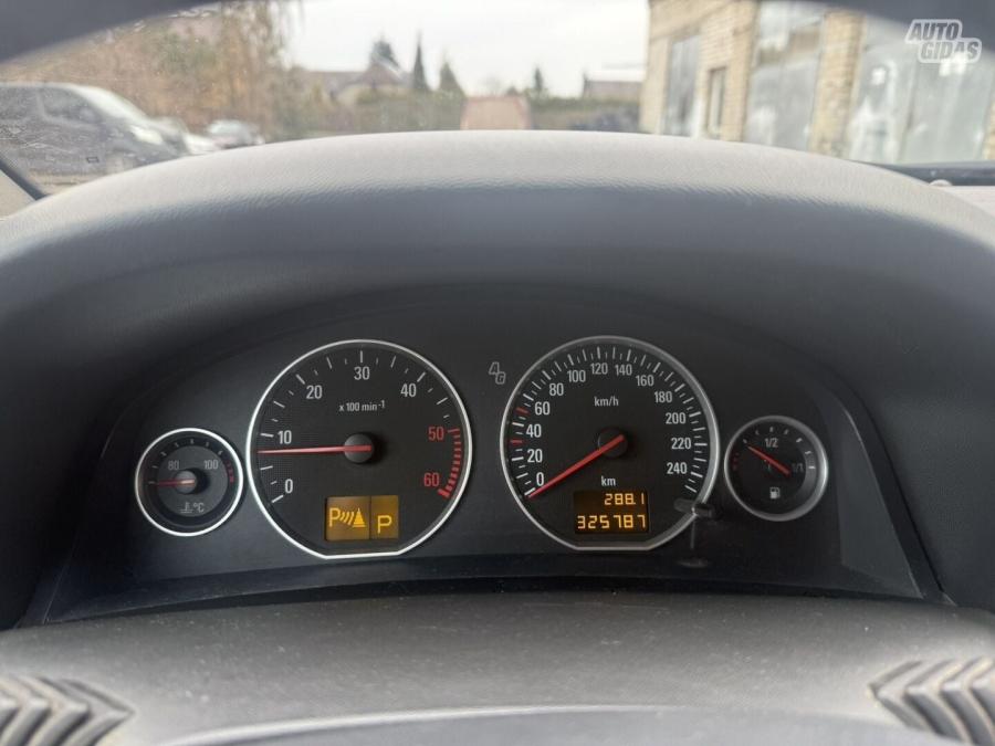 Opel Vectra 2004 in Silute, with an engine capacity of 2.20 L and mileage of 325 thousand km for 870 €, photo 12 on AUTOMOTO.COM.LV