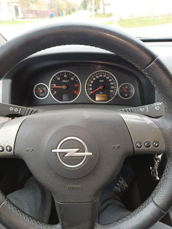 Opel Vectra 2004 in Alytus, with an engine capacity of 1.90 L and mileage of 289 thousand km for 1300 €, photo 6 on AUTOMOTO.COM.LV