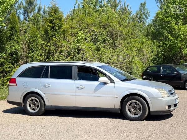 Opel Vectra 2004 in Silute, with an engine capacity of 2.20 L and mileage of 325 thousand km for 850 €, photo 3 on AUTOMOTO.COM.LV