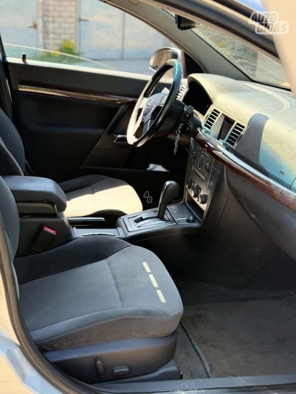Opel Vectra 2004 in Silute, with an engine capacity of 2.20 L and mileage of 325 thousand km for 850 €, photo 8 on AUTOMOTO.COM.LV