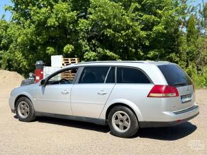 Opel Vectra 2004 in Silute, with an engine capacity of 2.20 L and mileage of 325 thousand km for 780 €, photo 4 on AUTOMOTO.COM.LV