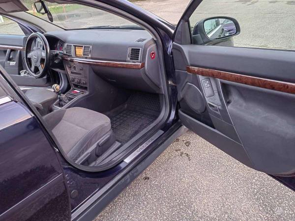 Opel Vectra 2004 in Vilnius, with an engine capacity of 2.17 L and mileage of 450 thousand km for 1500 €, photo 3 on AUTOMOTO.COM.LV