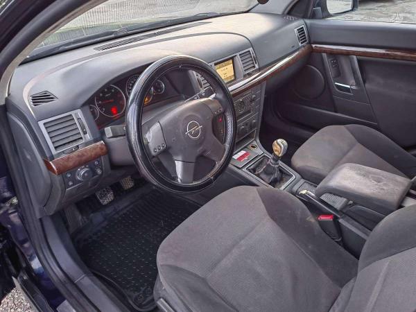 Opel Vectra 2004 in Vilnius, with an engine capacity of 2.17 L and mileage of 450 thousand km for 1500 €, photo 5 on AUTOMOTO.COM.LV