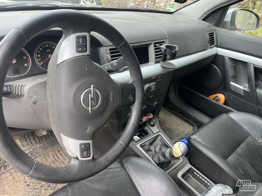 Opel Vectra 2004 in Kaunas, with an engine capacity of 1.90 L and mileage of 244 thousand km for 450 €, photo 3 on AUTOMOTO.COM.LV