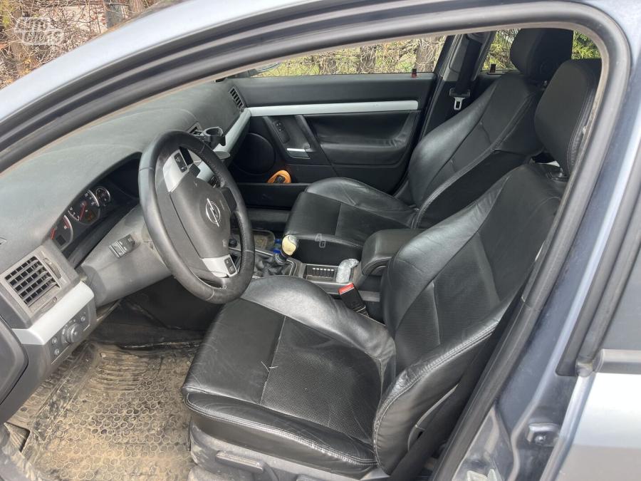 Opel Vectra 2004 in Kaunas, with an engine capacity of 1.90 L and mileage of 244 thousand km for 450 €, photo 4 on AUTOMOTO.COM.LV