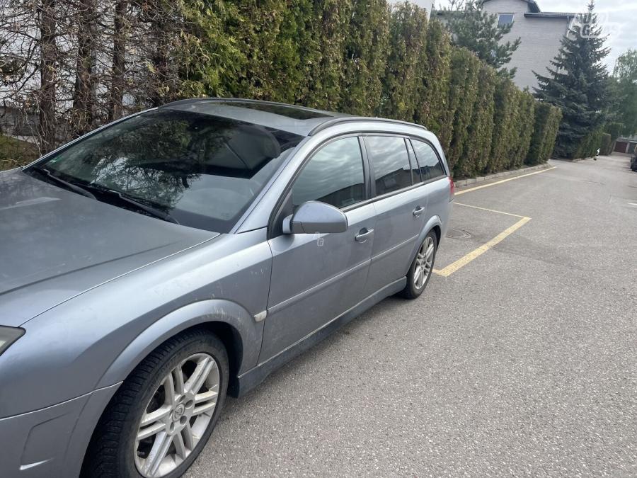 Opel Vectra 2004 in Kaunas, with an engine capacity of 1.90 L and mileage of 244 thousand km for 450 €, photo 5 on AUTOMOTO.COM.LV