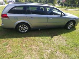 Opel Vectra 2004 in Prienai, with an engine capacity of 2.20 L and mileage of 389 thousand km for 700 €, photo 3 on AUTOMOTO.COM.LV