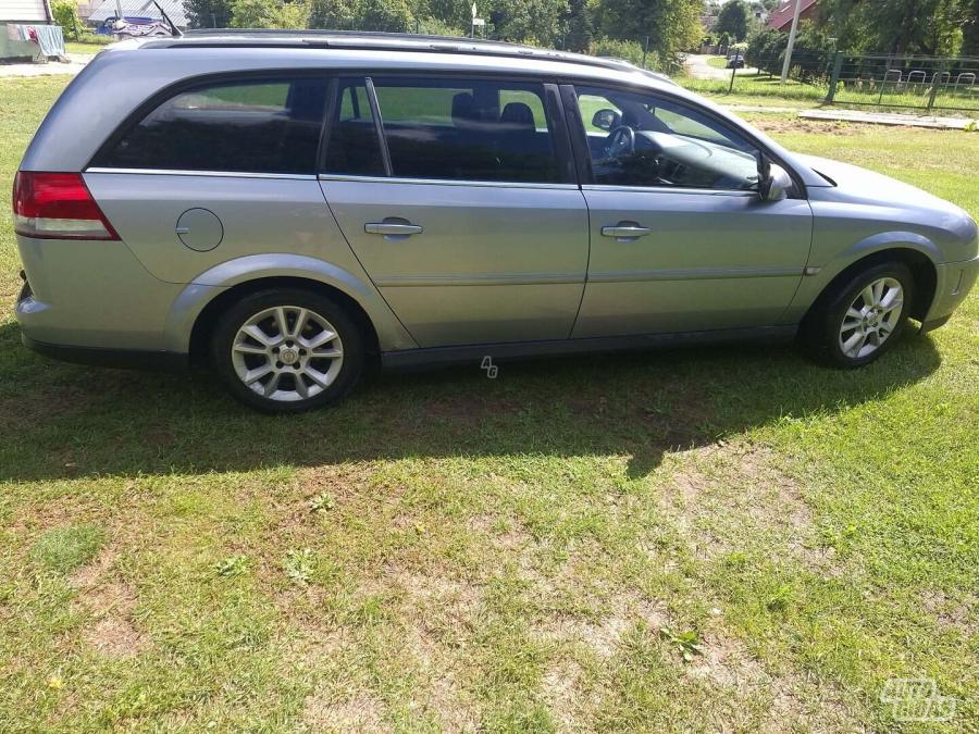 Opel Vectra 2004 in Prienai, with an engine capacity of 2.20 L and mileage of 389 thousand km for 700 €, photo 3 on AUTOMOTO.COM.LV