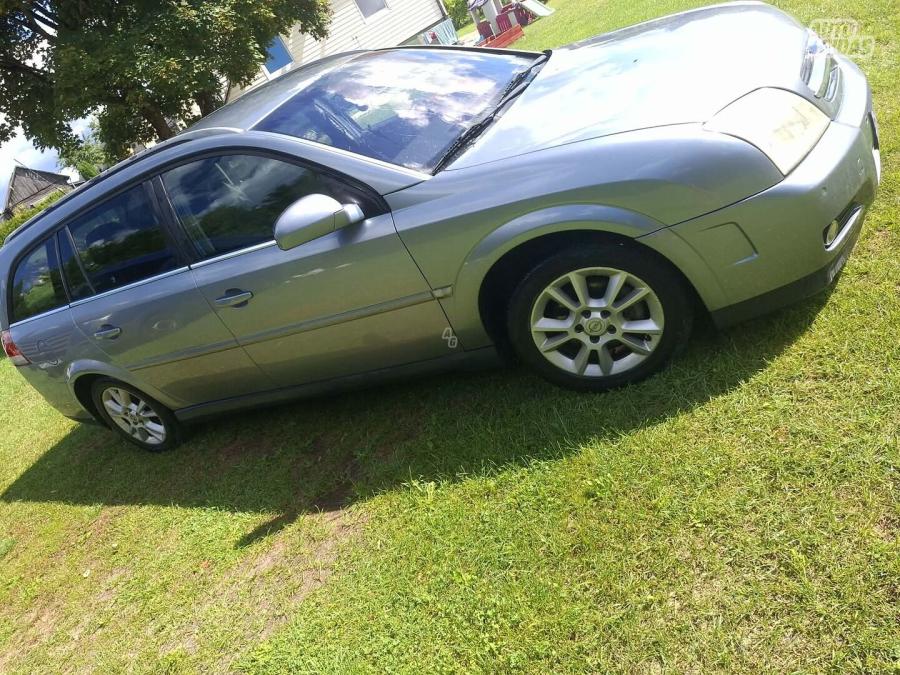 Opel Vectra 2004 in Prienai, with an engine capacity of 2.20 L and mileage of 389 thousand km for 700 €, photo 6 on AUTOMOTO.COM.LV