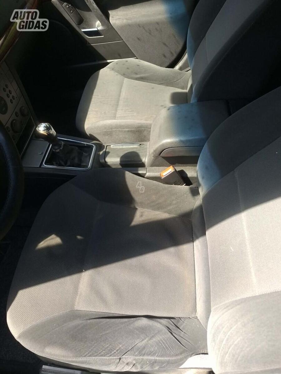 Opel Vectra 2004 in Prienai, with an engine capacity of 2.20 L and mileage of 389 thousand km for 700 €, photo 9 on AUTOMOTO.COM.LV