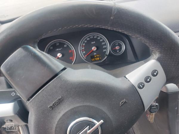 Opel Vectra 2004 Panevēža, ar dzinēja tilpumu 1.90 L un nobraukumu 337 tūkst. km par 830 €, foto 4 vietnē AUTOMOTO.COM.LV