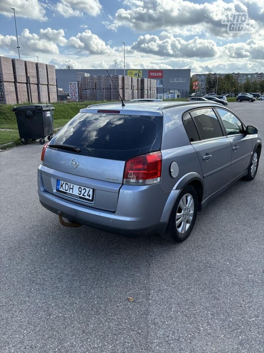 Opel Vectra 2004 in Jonava, with an engine capacity of 2.20 L and mileage of 240 thousand km for 800 €, photo 5 on AUTOMOTO.COM.LV