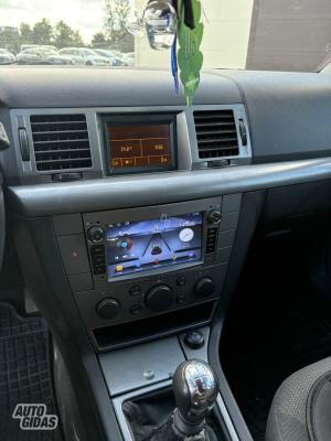 Opel Vectra 2004 in Jonava, with an engine capacity of 2.20 L and mileage of 240 thousand km for 800 €, photo 9 on AUTOMOTO.COM.LV