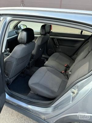 Opel Vectra 2004 in Jonava, with an engine capacity of 2.20 L and mileage of 240 thousand km for 800 €, photo 10 on AUTOMOTO.COM.LV