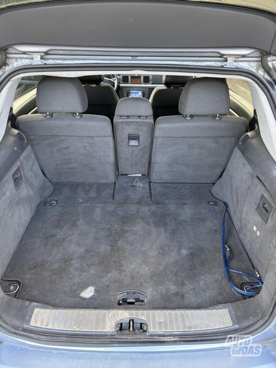 Opel Vectra 2004 in Jonava, with an engine capacity of 2.20 L and mileage of 240 thousand km for 800 €, photo 11 on AUTOMOTO.COM.LV