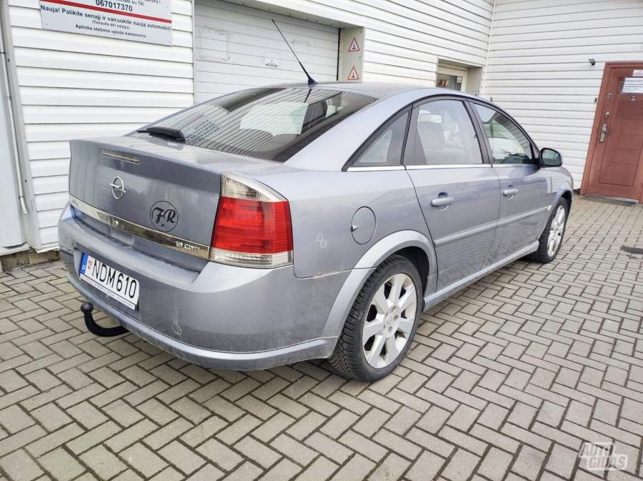 Opel Vectra 2005 in Bliudziai, with an engine capacity of 1.90 L and mileage of 320 thousand km for 1530 €, photo 5 on AUTOMOTO.COM.LV