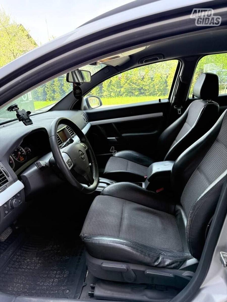 Opel Vectra 2005 in Kaunas, with an engine capacity of 1.90 L and mileage of 331 thousand km for 1150 €, photo 8 on AUTOMOTO.COM.LV