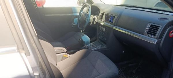 Opel Vectra 2005 Tallina, ar dzinēja tilpumu 1.90 L un nobraukumu 300 tūkst. km par 500 €, foto 5 vietnē AUTOMOTO.COM.LV