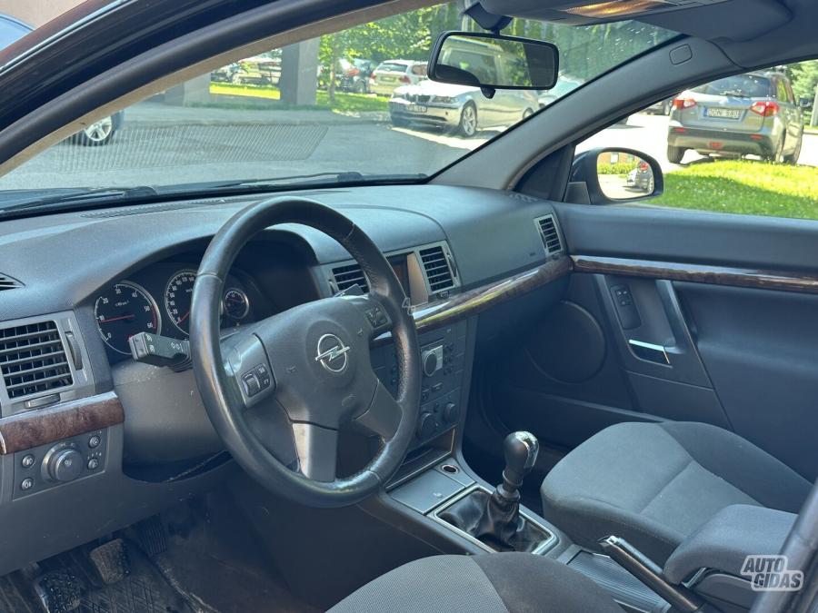Opel Vectra 2005 in Vilnius, with an engine capacity of 1.90 L and mileage of 310 thousand km for 800 €, photo 11 on AUTOMOTO.COM.LV
