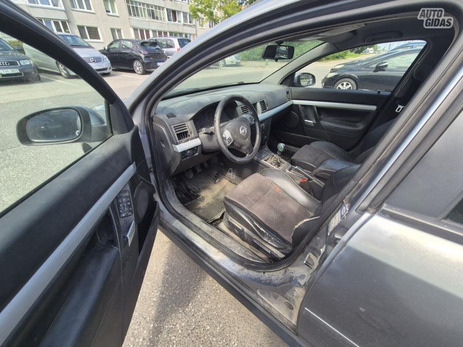 Opel Vectra 2005 Klaipėda, ar dzinēja tilpumu 1.90 L un nobraukumu 373 tūkst. km par 550 €, foto 19 vietnē AUTOMOTO.COM.LV