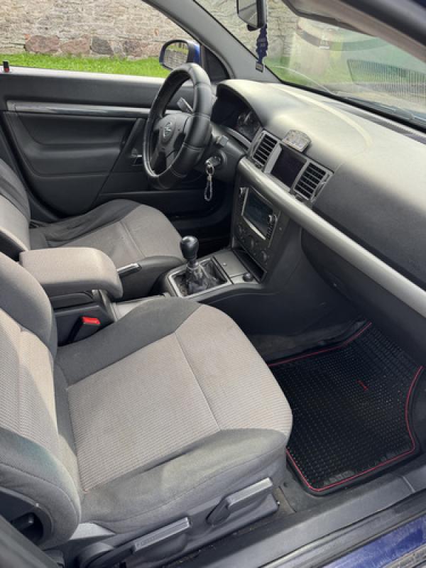 Opel Vectra 2005 in Kivioli, with an engine capacity of 1.90 L and mileage of 365 thousand km for 1450 €, photo 6 on AUTOMOTO.COM.LV