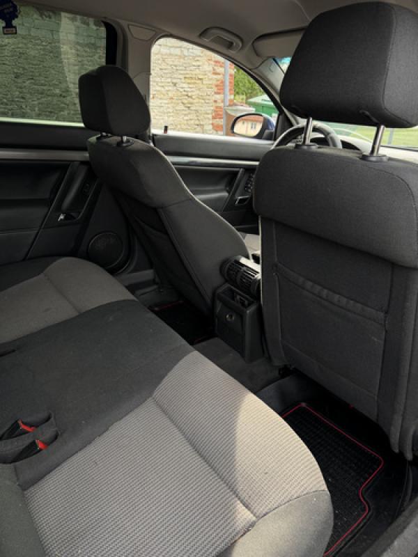 Opel Vectra 2005 in Kivioli, with an engine capacity of 1.90 L and mileage of 365 thousand km for 1450 €, photo 7 on AUTOMOTO.COM.LV
