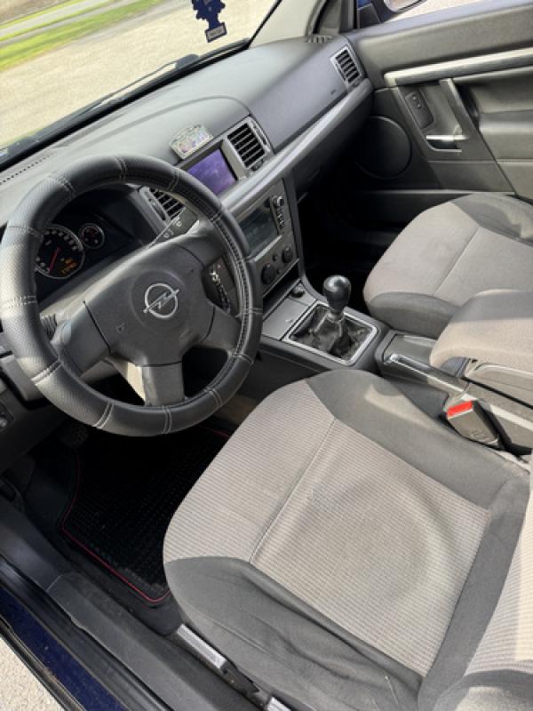 Opel Vectra 2005 in Kivioli, with an engine capacity of 1.90 L and mileage of 365 thousand km for 1450 €, photo 8 on AUTOMOTO.COM.LV