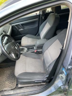 Opel Vectra 2005 in Vilnius, with an engine capacity of 1.90 L and mileage of 250 thousand km for 900 €, photo 10 on AUTOMOTO.COM.LV