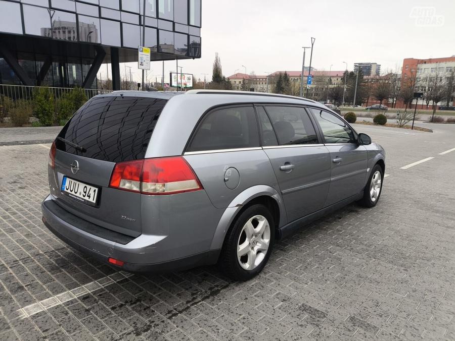Opel Vectra 2006 in Vilnius, with an engine capacity of 2.20 L and mileage of 349 thousand km for 950 €, photo 6 on AUTOMOTO.COM.LV