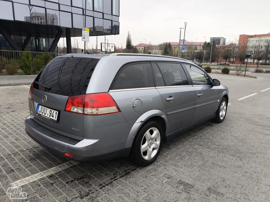Opel Vectra 2006 in Vilnius, with an engine capacity of 2.20 L and mileage of 349 thousand km for 950 €, photo 6 on AUTOMOTO.COM.LV
