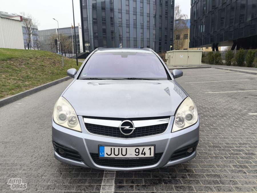 Opel Vectra 2006 in Vilnius, with an engine capacity of 2.20 L and mileage of 349 thousand km for 850 €, photo 3 on AUTOMOTO.COM.LV