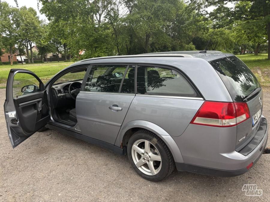 Opel Vectra 2006 in Marijampole, with an engine capacity of 1.90 L and mileage of 322 thousand km for 1600 €, photo 5 on AUTOMOTO.COM.LV