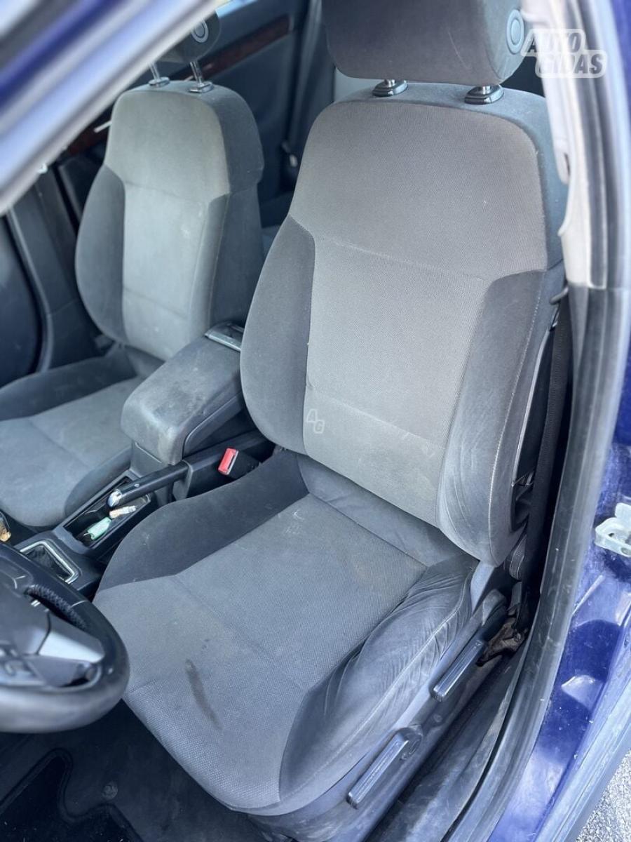 Opel Vectra 2006 in Siauliai, with an engine capacity of 1.90 L and mileage of 320 thousand km for 900 €, photo 11 on AUTOMOTO.COM.LV
