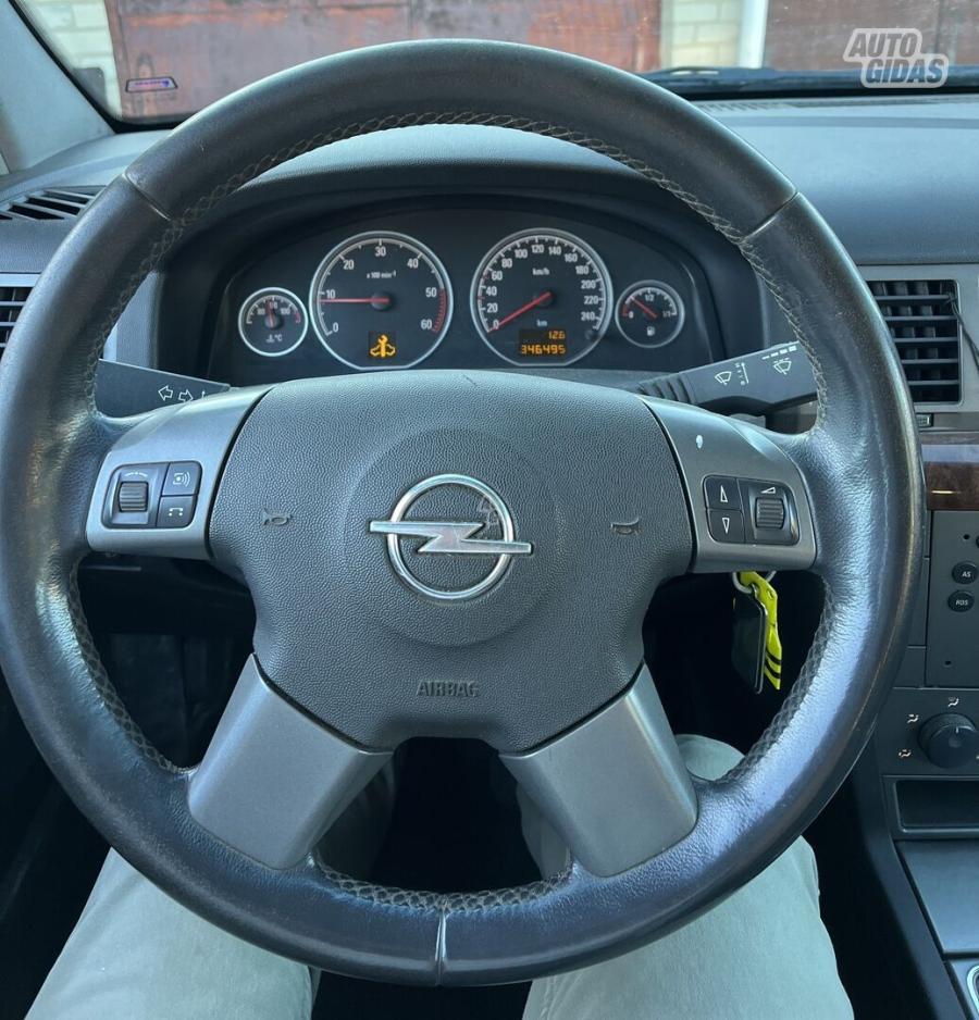 Opel Vectra 2006 in Siauliai, with an engine capacity of 1.90 L and mileage of 320 thousand km for 900 €, photo 14 on AUTOMOTO.COM.LV