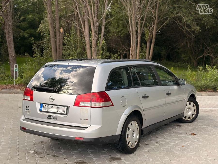 Opel Vectra 2006 in Vilnius, with an engine capacity of 1.90 L and mileage of 265 thousand km for 1350 €, photo 3 on AUTOMOTO.COM.LV