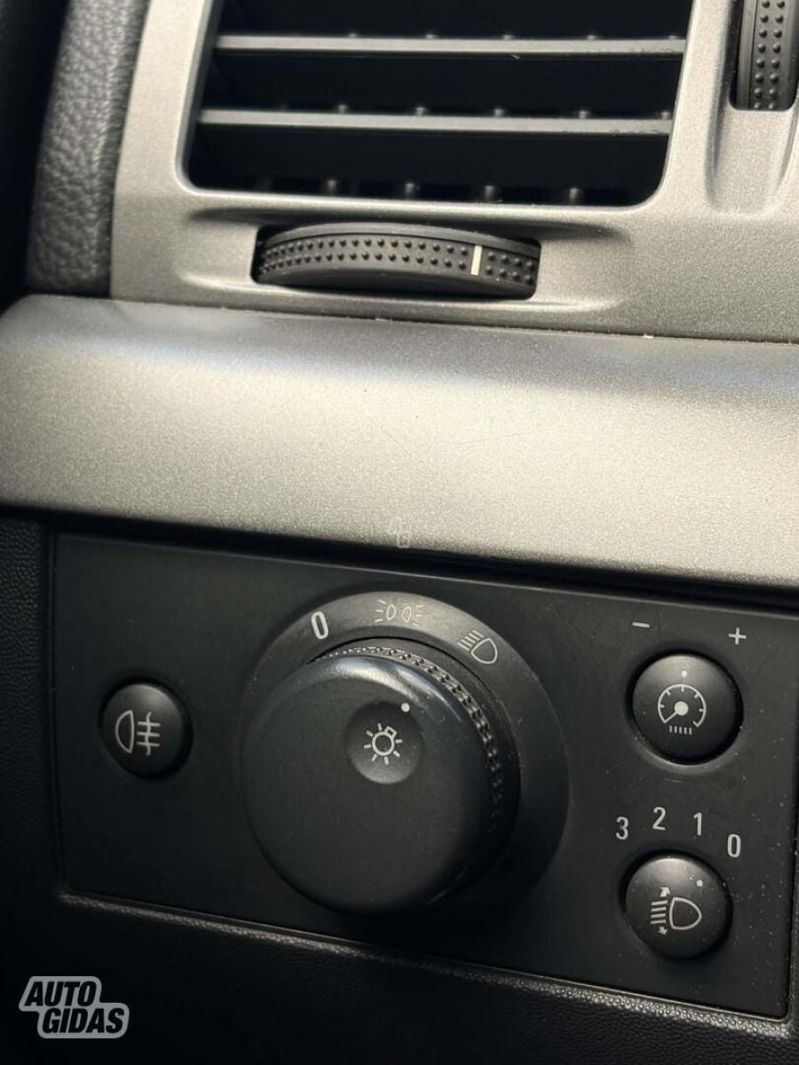 Opel Vectra 2006 in Vilnius, with an engine capacity of 1.90 L and mileage of 265 thousand km for 1350 €, photo 25 on AUTOMOTO.COM.LV