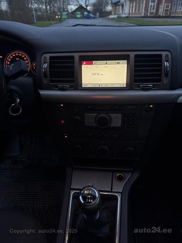 Opel Vectra 2007 in Tallinn, with an engine capacity of 1.90 L and mileage of 372 thousand km for 2000 €, photo 11 on AUTOMOTO.COM.LV