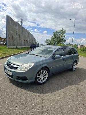 Opel Vectra 2007 in Radviliskis, with an engine capacity of 1.90 L and mileage of 300 thousand km for 950 €, photo 3 on AUTOMOTO.COM.LV