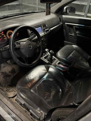 Opel Vectra 2007 in Tallinn, with an engine capacity of 1.90 L and mileage of 372 thousand km for 800 €, photo 13 on AUTOMOTO.COM.LV