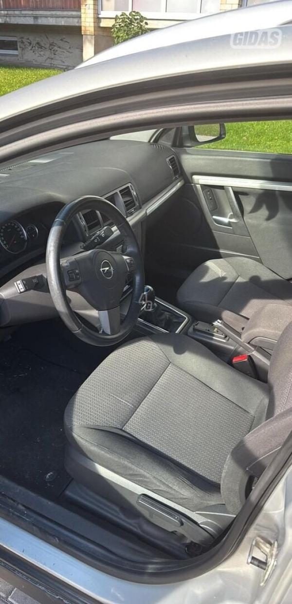 Opel Vectra 2007 Panevēža vietnē Opel Vectra 2007 Panevēža, ar dzinēja tilpumu 1.90 L un nobraukumu 279 tūkst. km par 1700 €, foto 7 vietnē AUTOMOTO.COM.LV