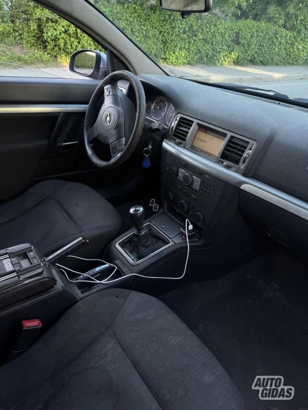 Opel Vectra 2008 in Kaunas, with an engine capacity of 1.90 L and mileage of 300 thousand km for 699 €, photo 4 on AUTOMOTO.COM.LV