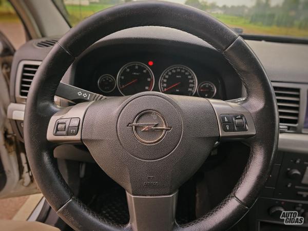 Opel Vectra 2008 in Sirvintos, with an engine capacity of 1.90 L and mileage of 400 thousand km for 600 €, photo 10 on AUTOMOTO.COM.LV