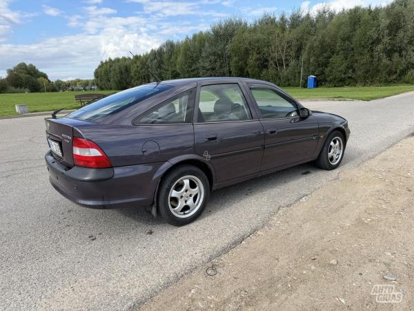 Violets Opel Vectra 1997 Jurbarkas, ar dzinēja tilpumu 1.60 L un nobraukumu 173 tūkst. km par 1100 €, foto 4 vietnē AUTOMOTO.COM.LV