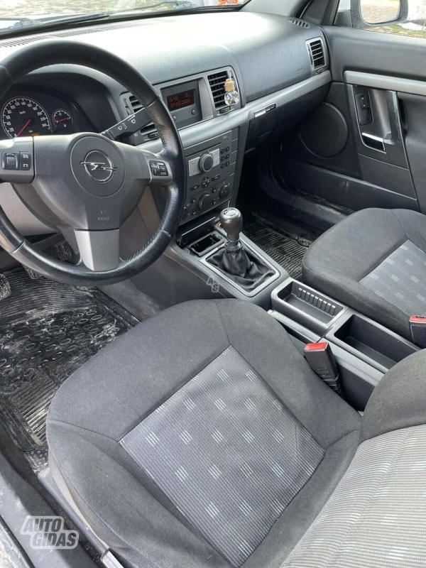 Balts Opel Vectra 2006 Telšiai, ar dzinēja tilpumu 1.90 L un nobraukumu 290 tūkst. km par 1250 €, foto 7 vietnē AUTOMOTO.COM.LV