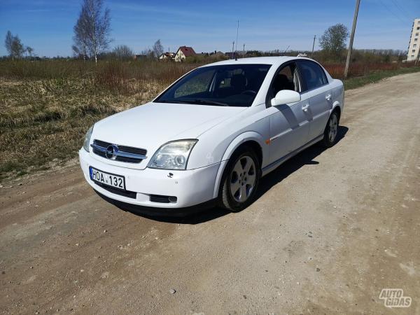 White Opel Vectra 2002 in Klaipeda, with an engine capacity of 2.20 L and mileage of 249 thousand km for 750 €, photo 1 on AUTOMOTO.COM.LV
