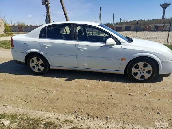 White Opel Vectra 2002 in Klaipeda, with an engine capacity of 2.20 L and mileage of 249 thousand km for 750 €, photo 4 on AUTOMOTO.COM.LV