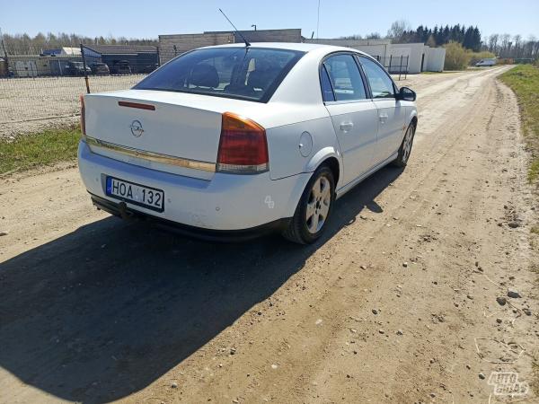 White Opel Vectra 2002 in Klaipeda, with an engine capacity of 2.20 L and mileage of 249 thousand km for 750 €, photo 5 on AUTOMOTO.COM.LV